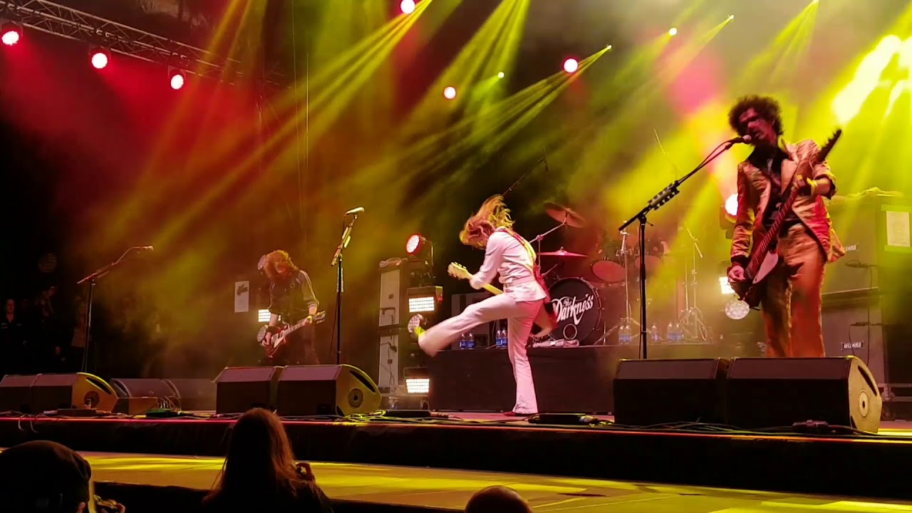 The Darkness - Open Fire / Love Is Only A Feeling (Live Sabaton Open ...