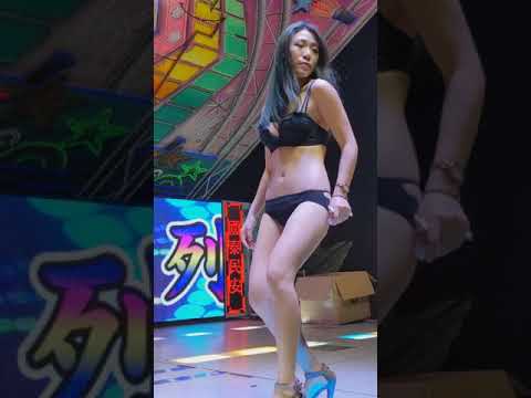 sexy Pole dancer