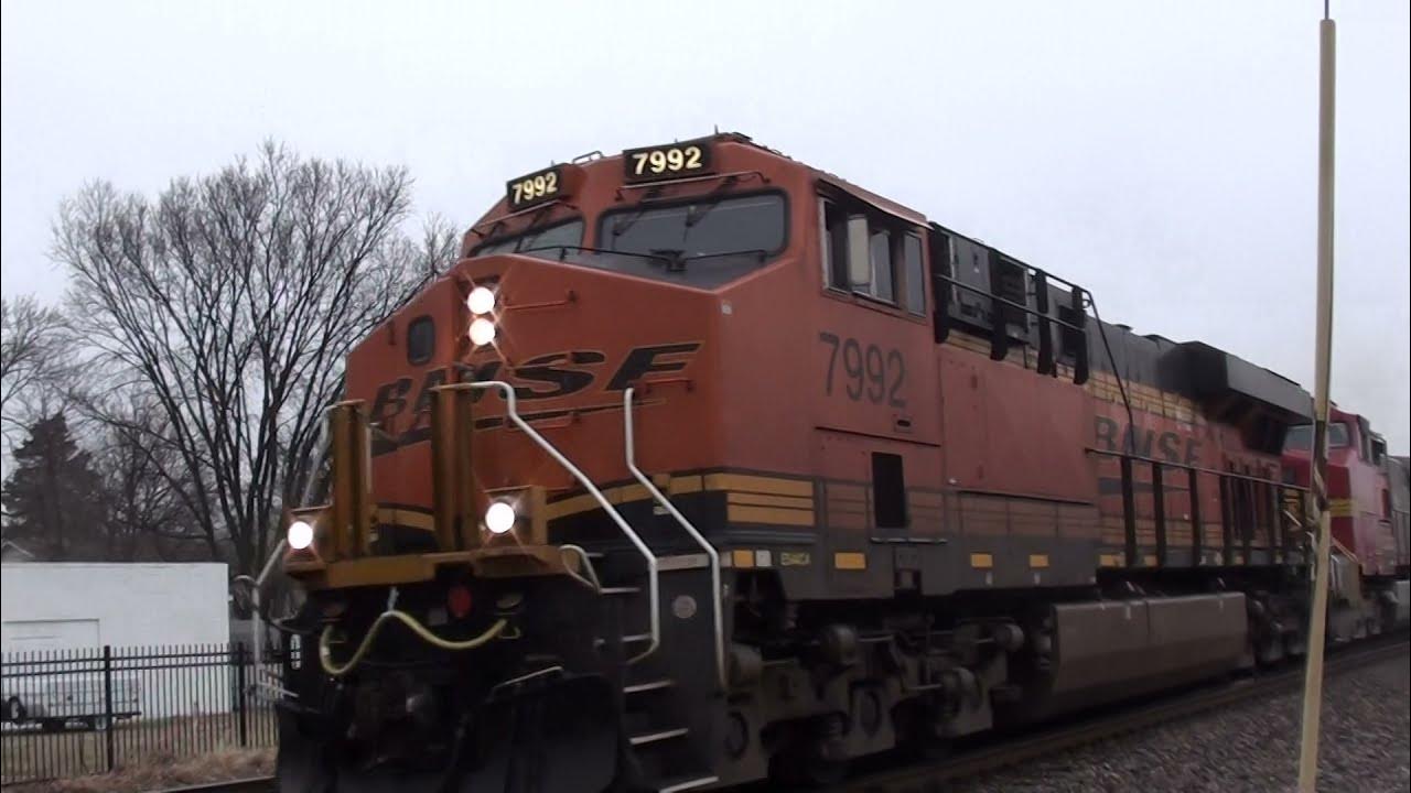 BNSF #7992 Leads WB Stacktrain with BNSF Warbonnet and BNSF #1050. Olathe, KS 1/8/22 - YouTube
