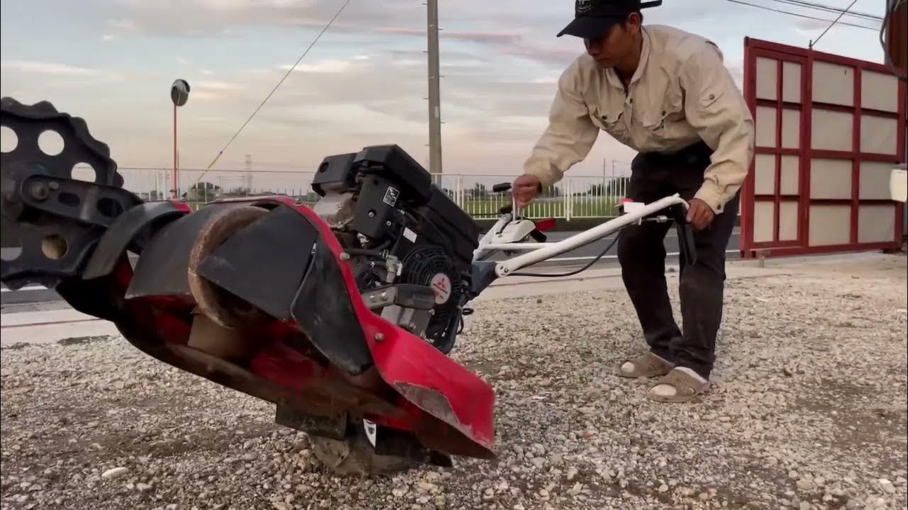 【埼玉発】共立 自走式畦草刈機 AZ746F 2WDバックギア付き - YouTube