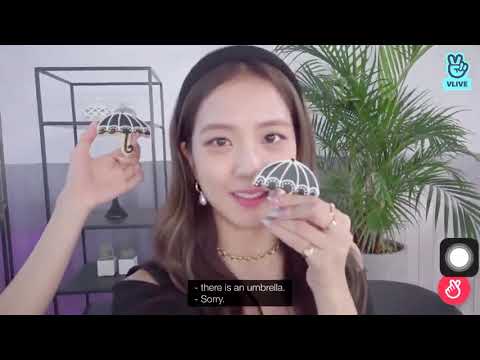 blackpink rosé sneeze