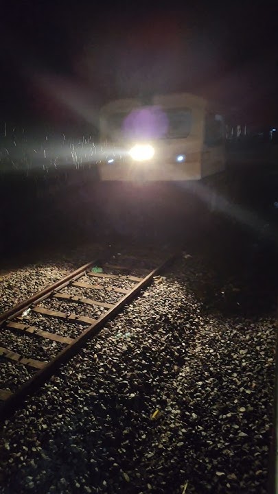 Train no 17630 Hazur Sahib Nanded To Pune Express #shorts #indianrailways #train - YouTube