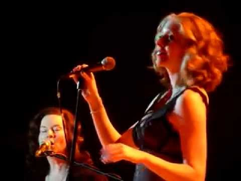 Annie Marie Dolan performs 'Don't lie to me' witth Rockin on Heavens ...