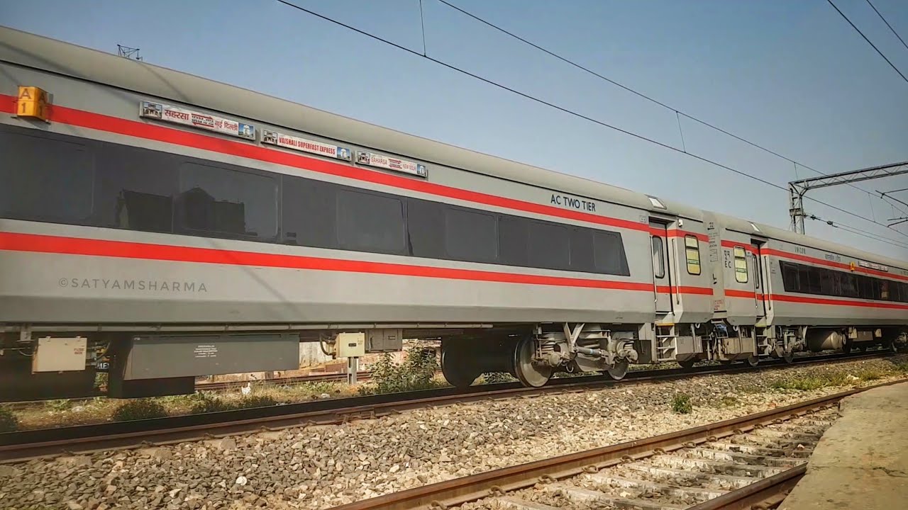 Bezel-Less LHB 2nd Tier AC Coach | 12554 Vaishali Superfast वैशाली ...