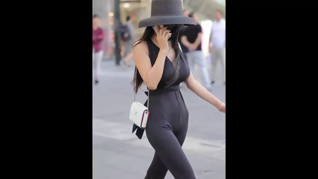 [520mojing] Fashion Walking Style in China ~ Ep01 - YouTube