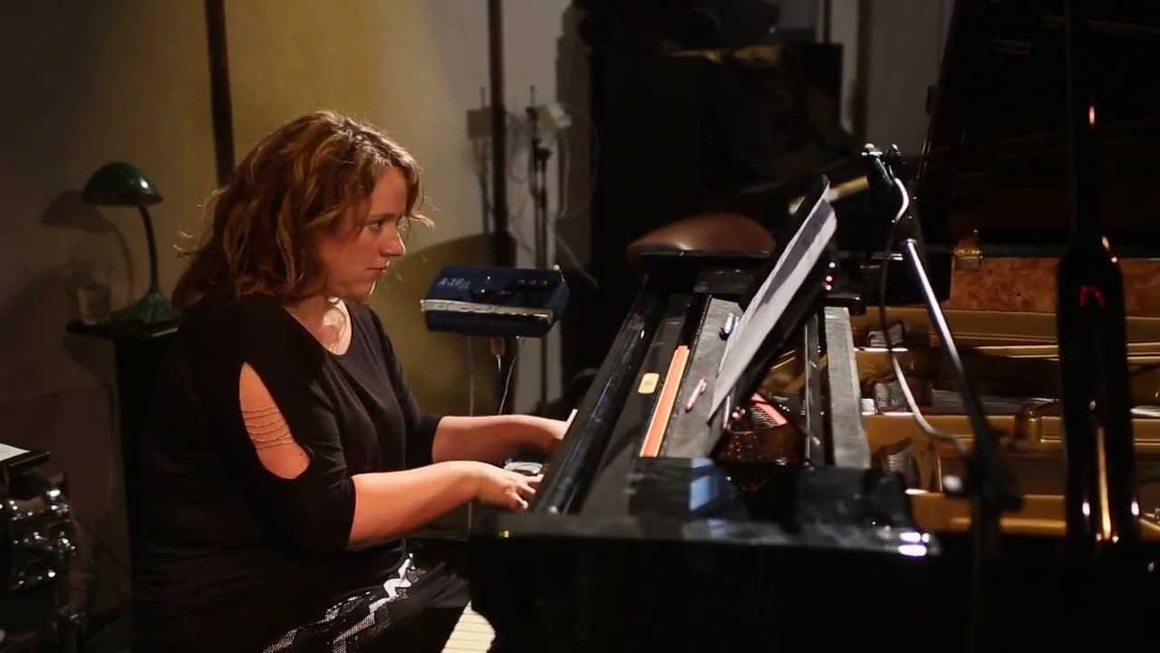 Julie Lamontagne Noël "Making of" anglophone - YouTube