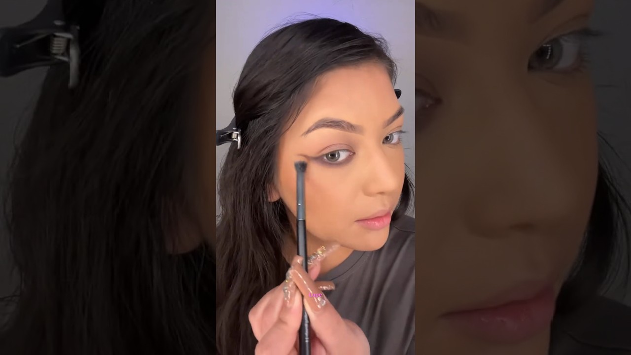 blend out the eyeshadow #makeuptutorial #eyemakeups #eyeshdow #beautytutorial #eyestyle #shorts ...