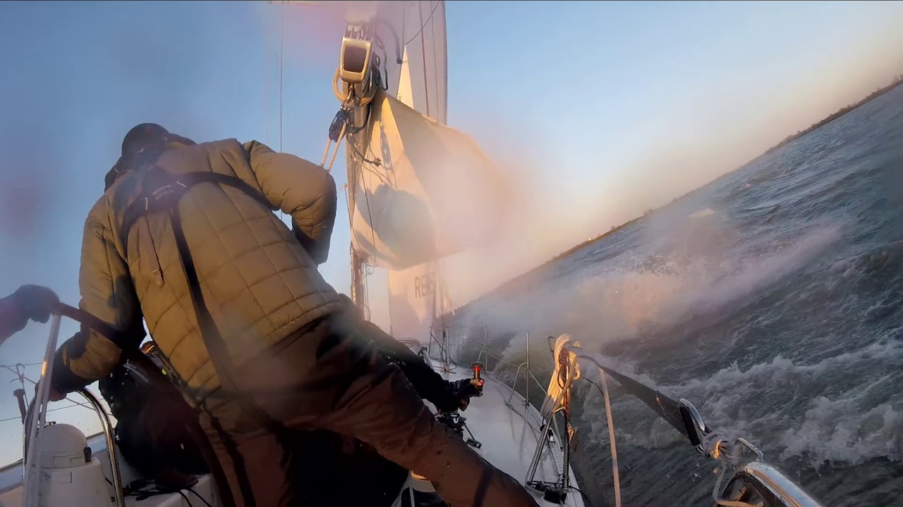 Zeilwedstrijd bij 25 knopen wind - YouTube