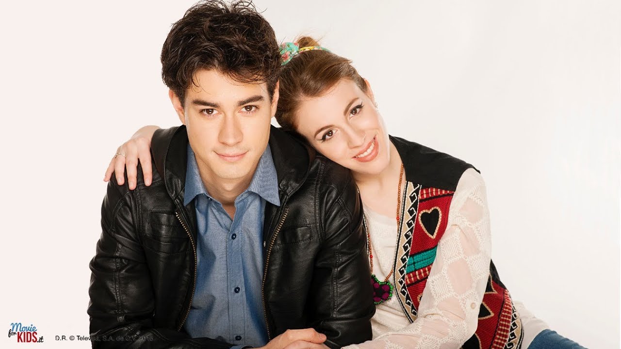 BACIO TRA DIVINA E FELIPE - YouTube