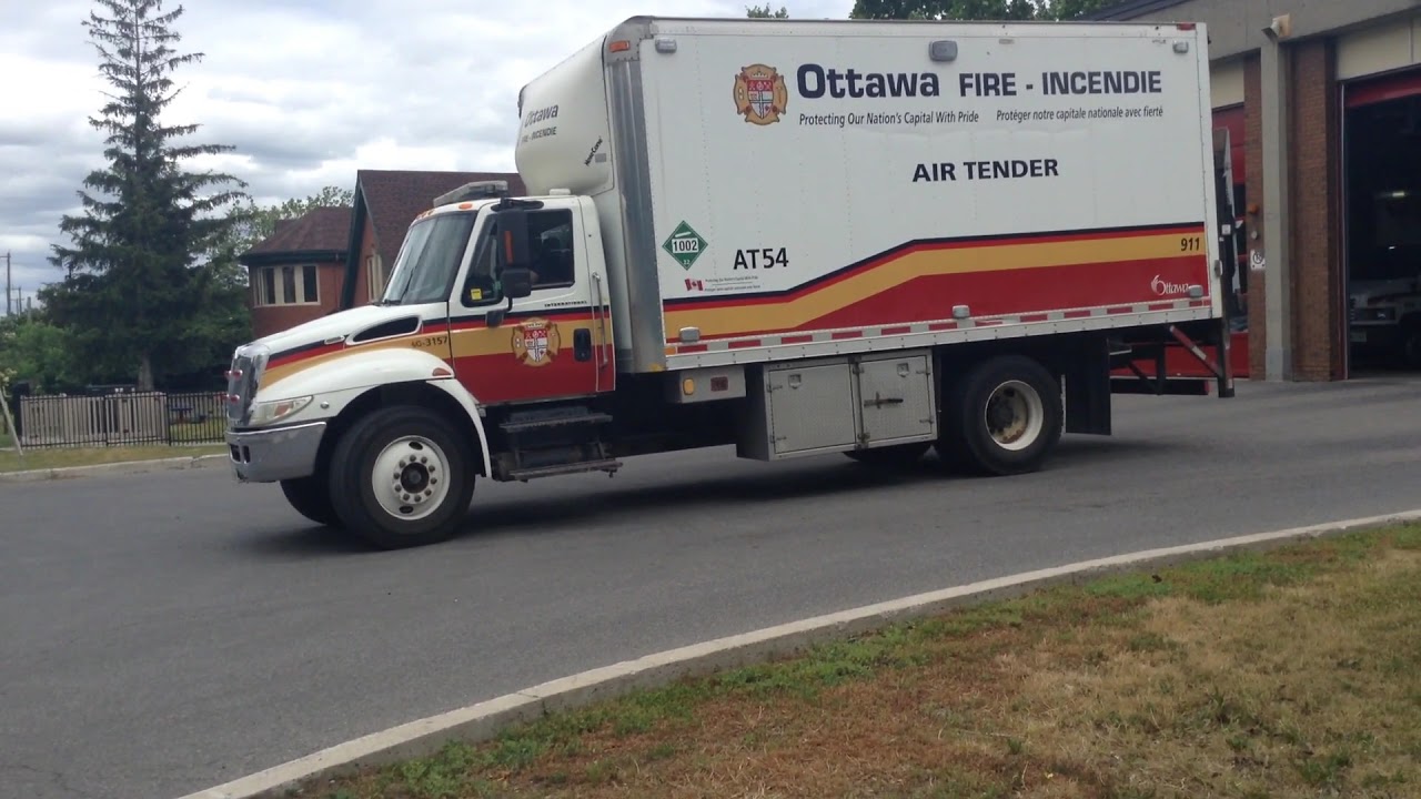Ottawa Fire Service AT54 Arriving At Station 12. - YouTube