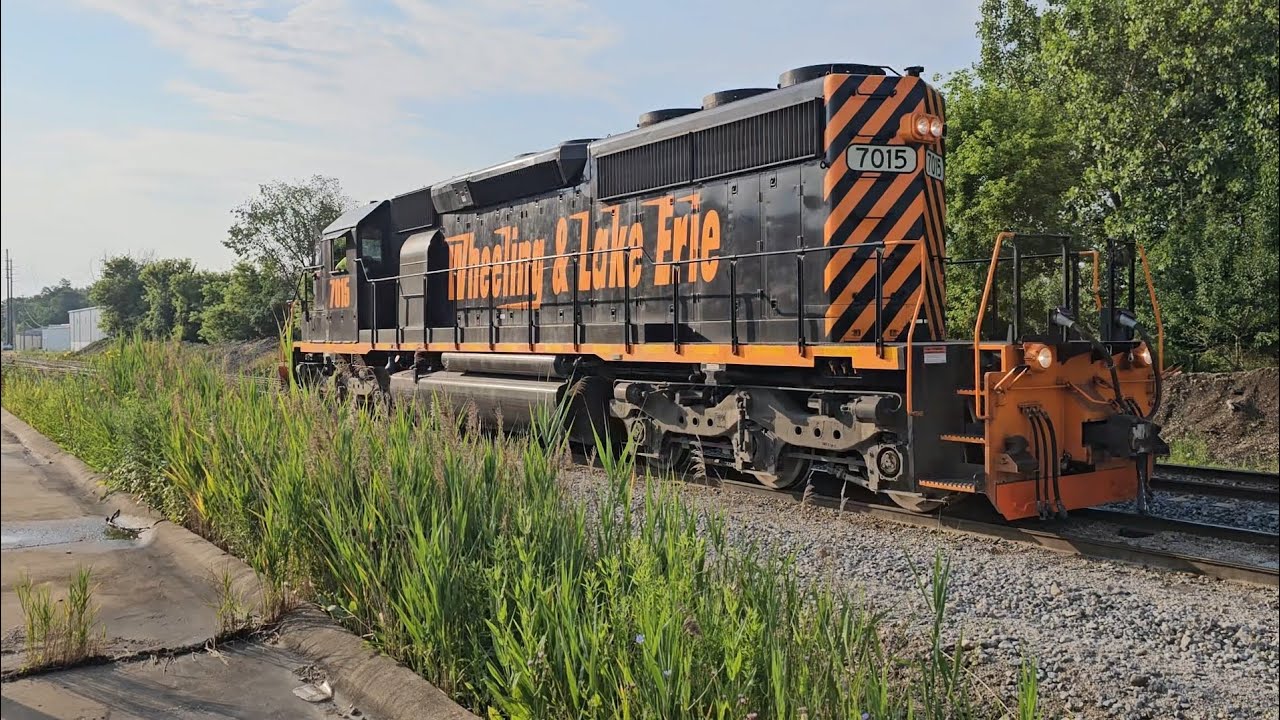 W&LE SD40-2 #7015 rolls out of the Medina base, ready for a days work ...