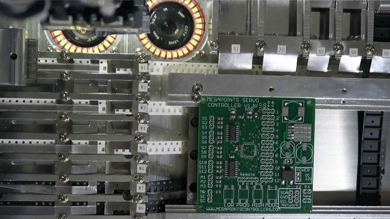 MegaPoints Controllers new pick and place machine – initial tests - YouTube