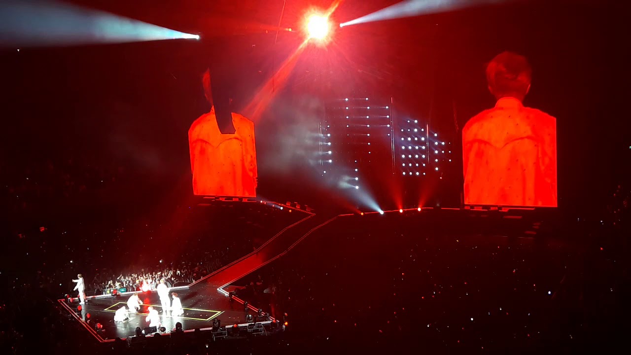 21 Mic Drop (Remix) (BTS Love Yourself Tour - Live @ Ziggo Dome - Amsterdam 181013) - YouTube