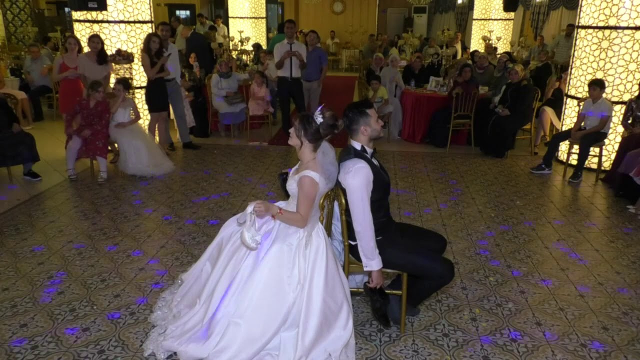 Gelin & Damat Eğlenceli Ayakkabı Oyunu - The Shoe Game - YouTube