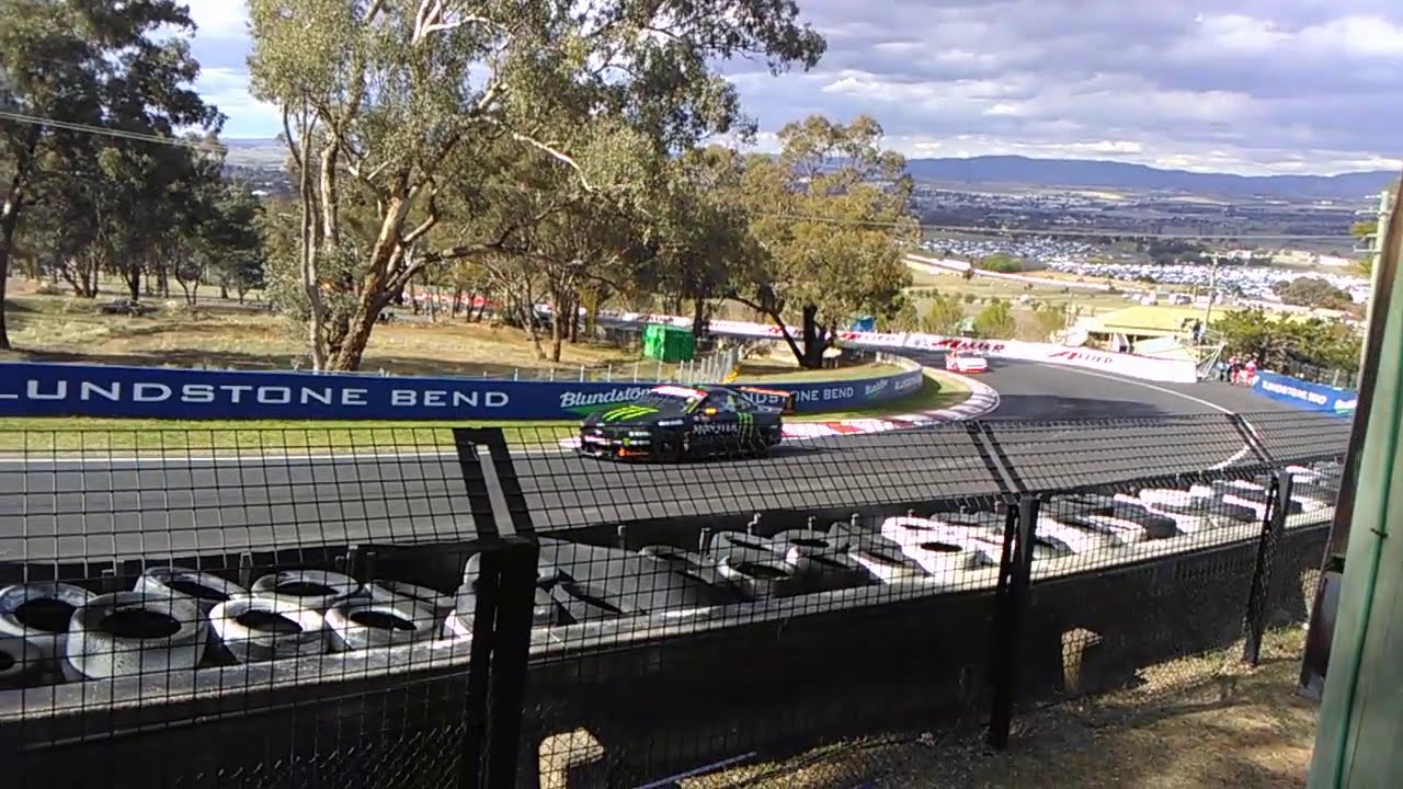V8 Supercars At Bathurst Turn 2 - YouTube