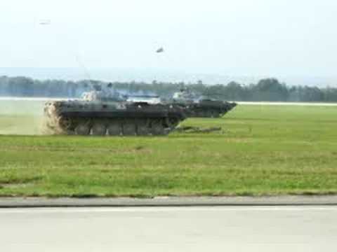 Training attack of the czech BMP-2 - YouTube