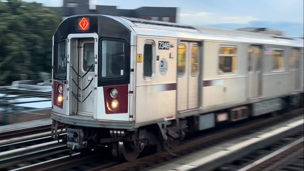 MTA NYCT: R188 7 Local and Express train action at 90th Street-Elmhurst ...