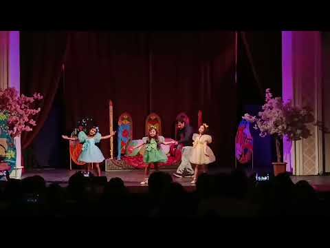 Reşid Behbudov adına mahni teatri .\