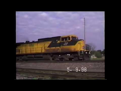 CNW SP units on the UP Clinton, IA September 5, 1998 - YouTube