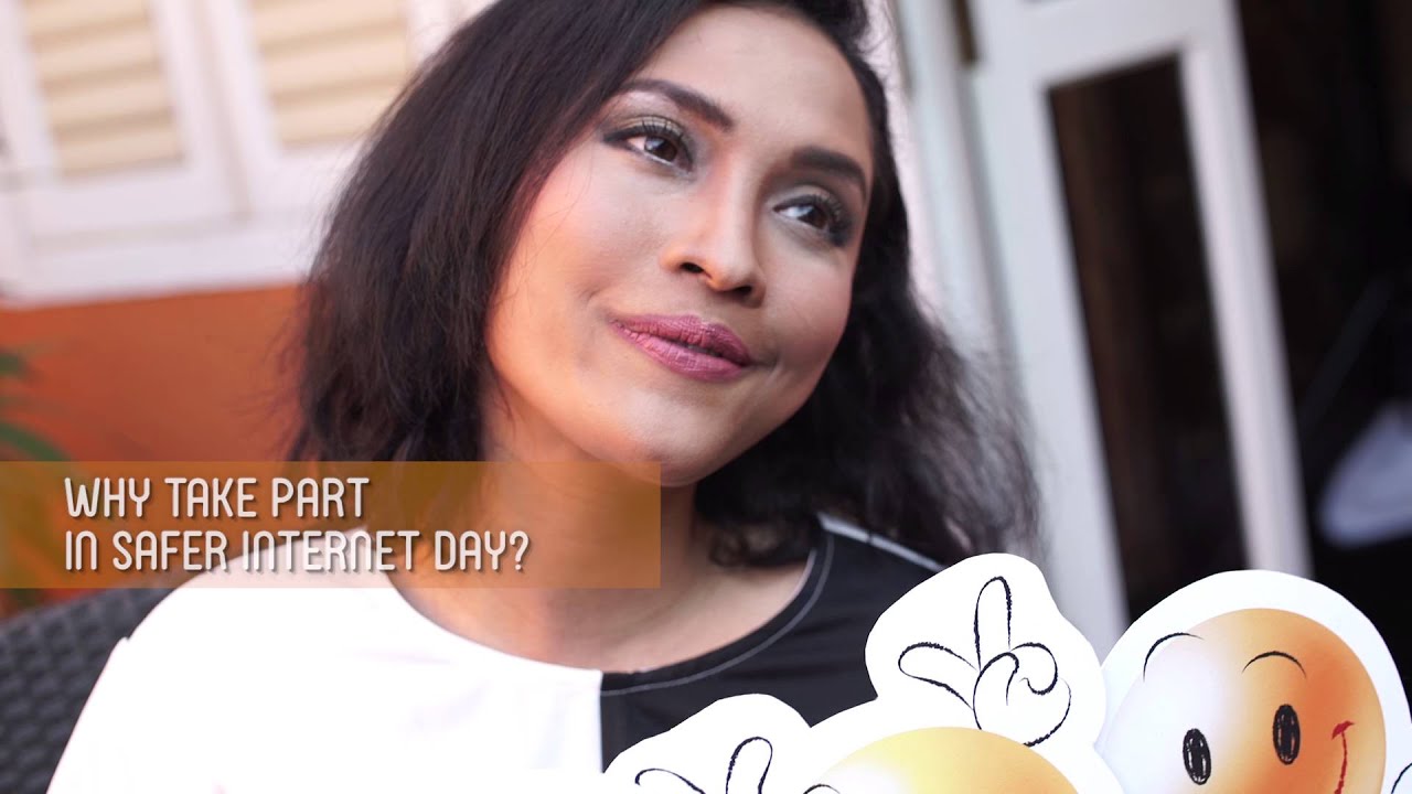 DJ Fiza O: Make someone smile online - YouTube