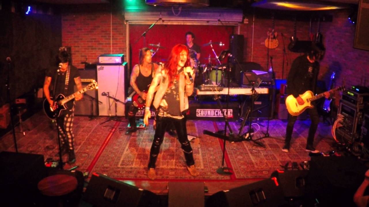 Guns n' Roses - Mr. Brownstone (Cover) - Colby Veil @ Soundcheck Live ...