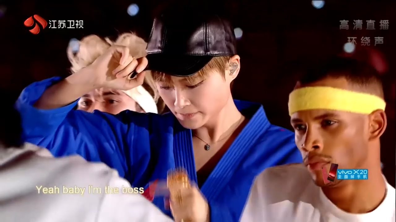 Chris Lee (Li Yuchun) at JSTV 2018 NYE Concert (江苏卫视跨年演唱会 李宇春 流行) - YouTube