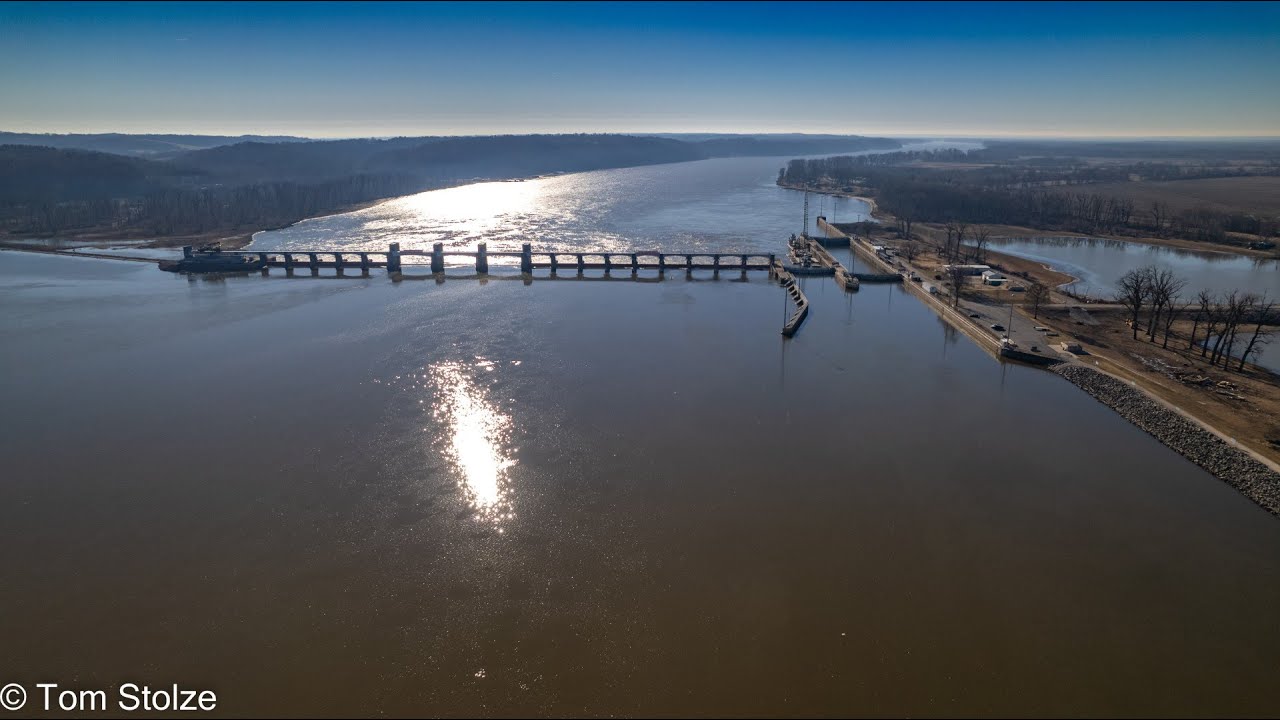 Mississippi River Lock and Dam 25 Flyover - YouTube