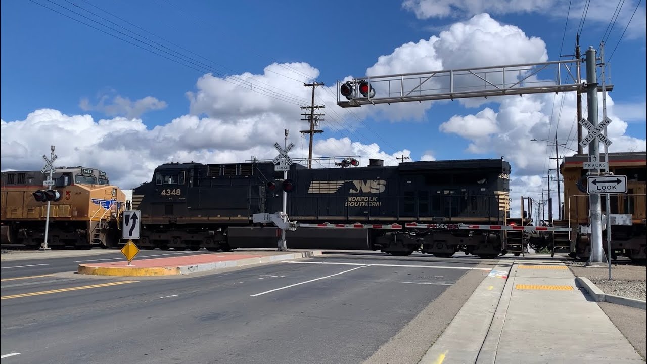 UP 3076 Z-Train Intermodal With NS North - E. Hazelton Avenue Railroad Crossing, Stockton CA ...