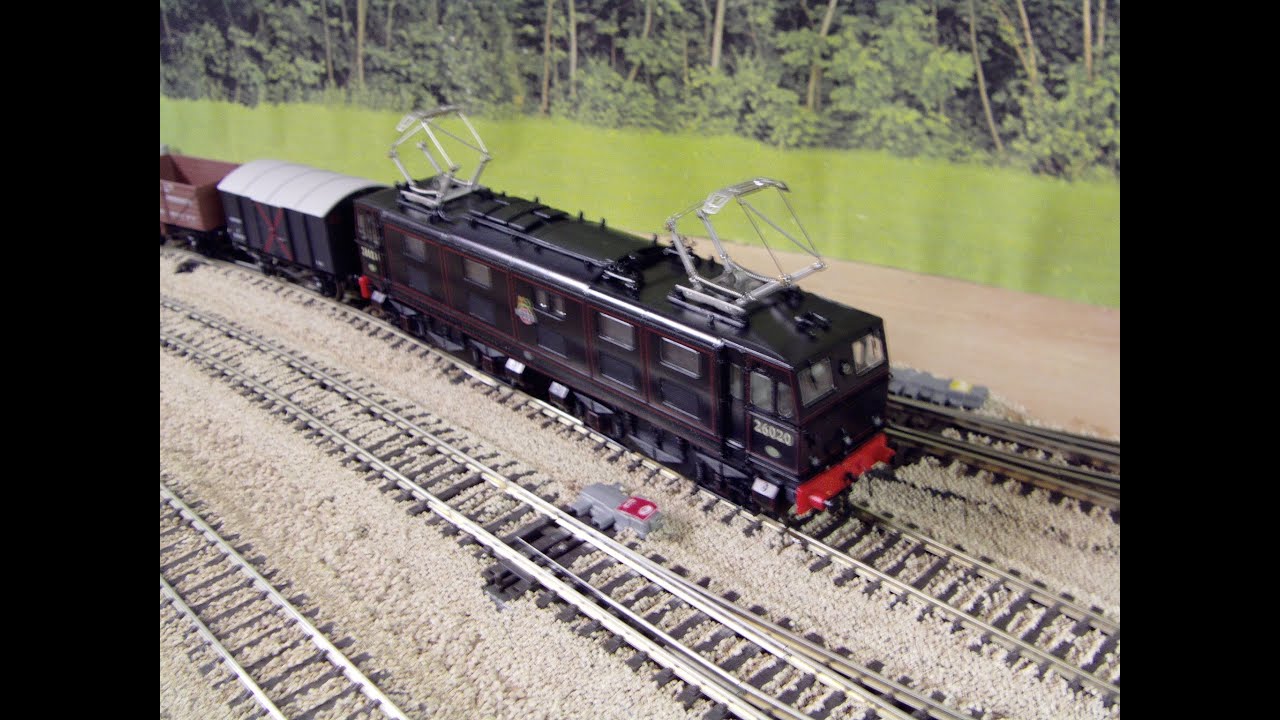 Model Trains A Woodhead Birthday Present - YouTube