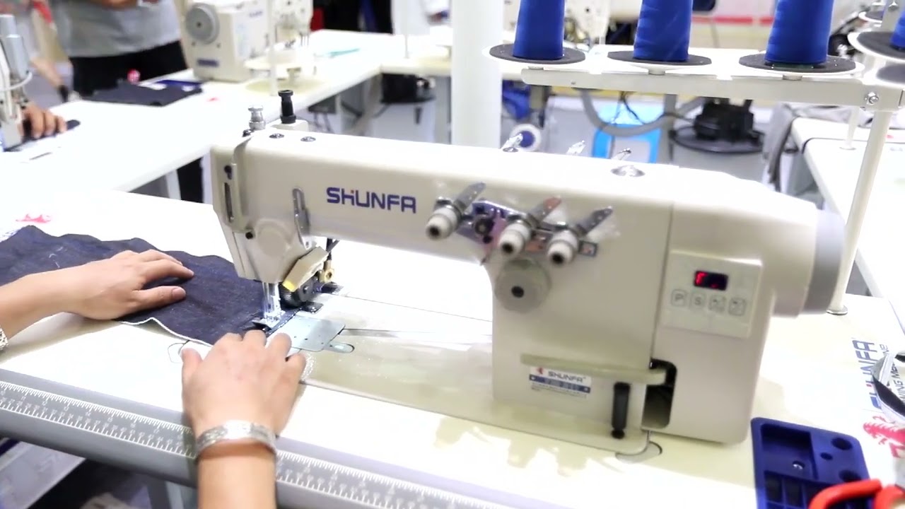 SF3900-3ND-8 THREE NEEDLE CHAIN STITCH MACHINE WITH PULLER - YouTube