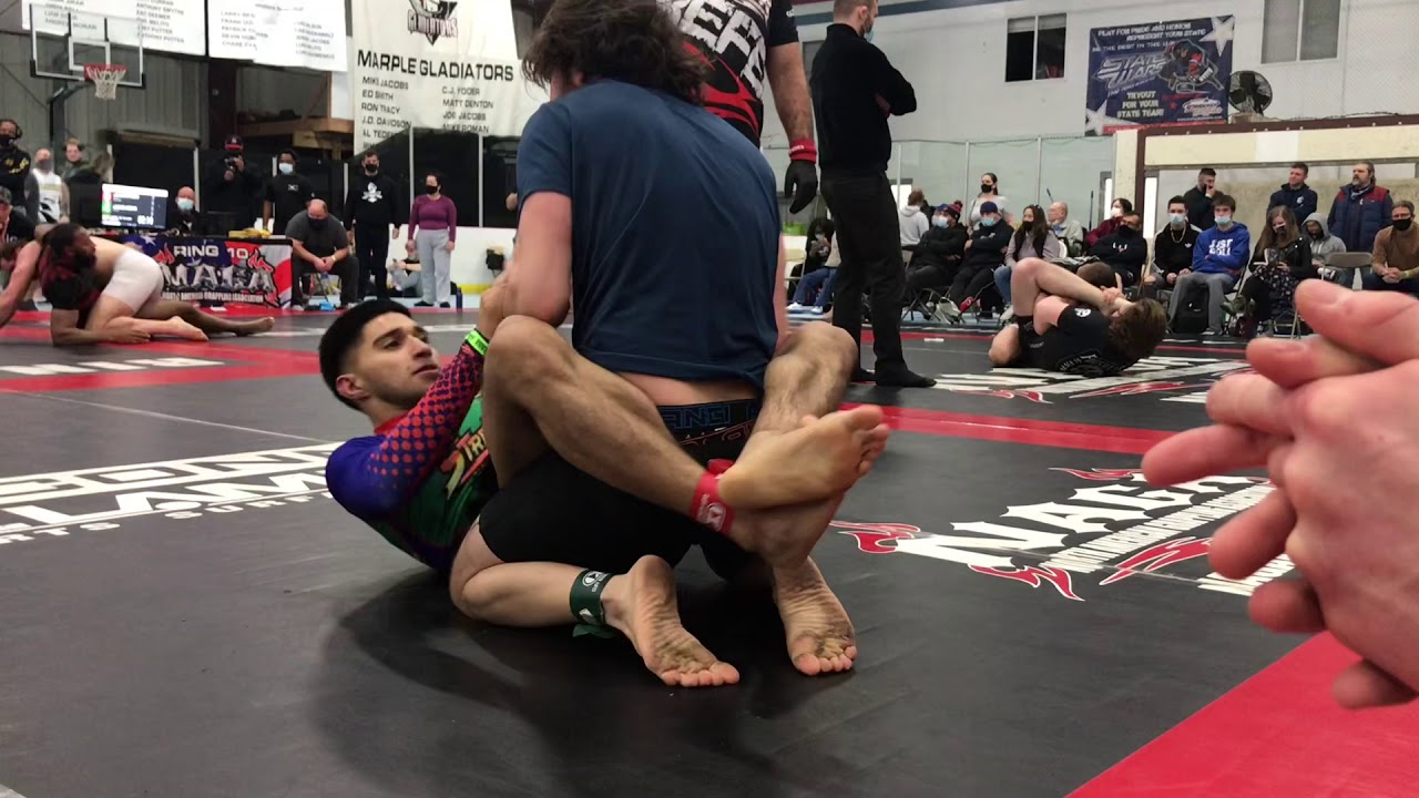 NAGA Philadelphia - Joel vs. Luis - YouTube