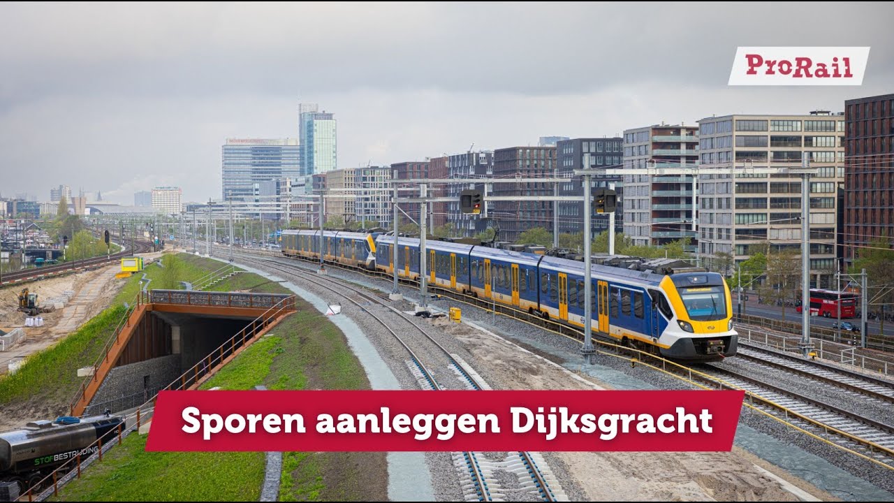 Timelapse: Het aanleggen van nieuwe sporen op de nieuwe vrije kruising in Amsterdam - YouTube