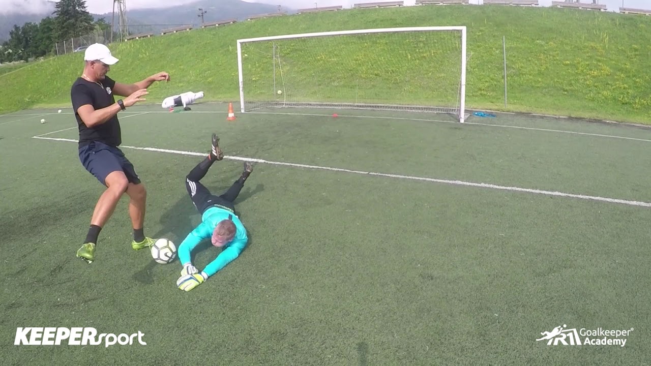 Goalkeeper training: Stopping into the basic position before the shot ...