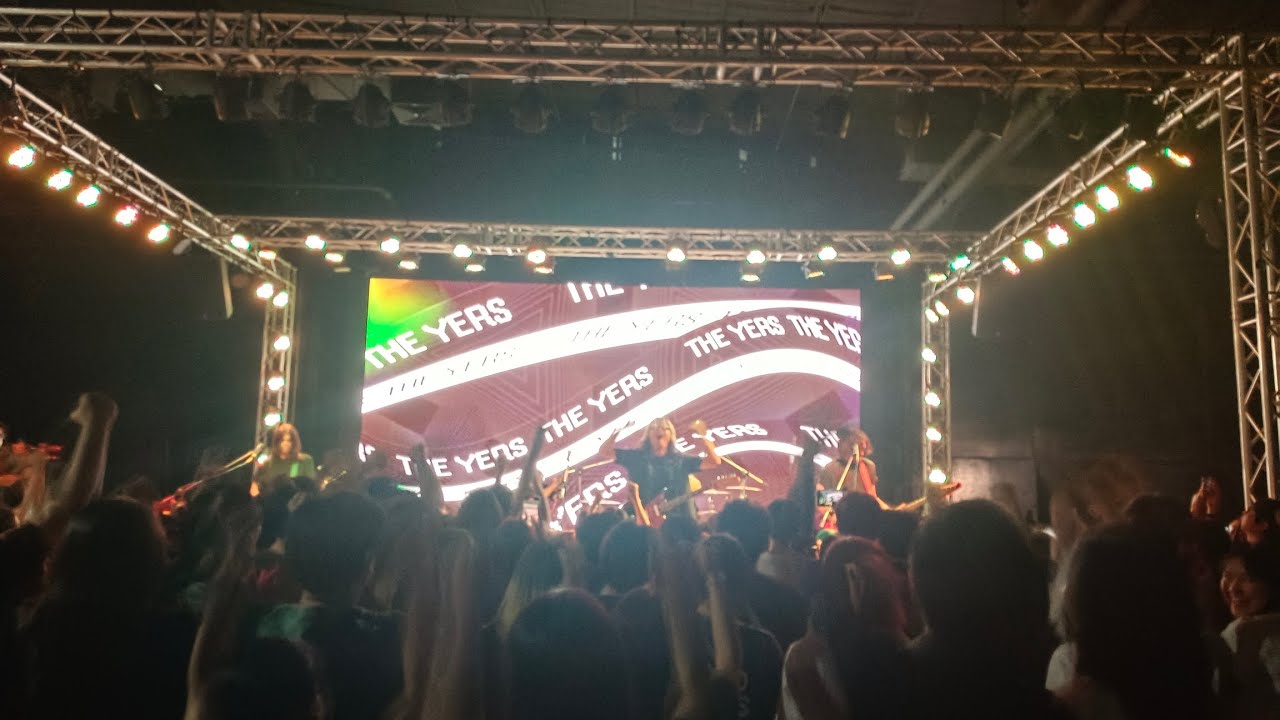 เสพติดความเจ็บปวด The Yers เล่นสด คอนเสิร์ต Silpakorn Music Showcase # ...