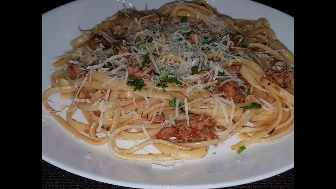 Paste cu carnati, o rețetă ușoară și rapidă / Sausages pasta - YouTube