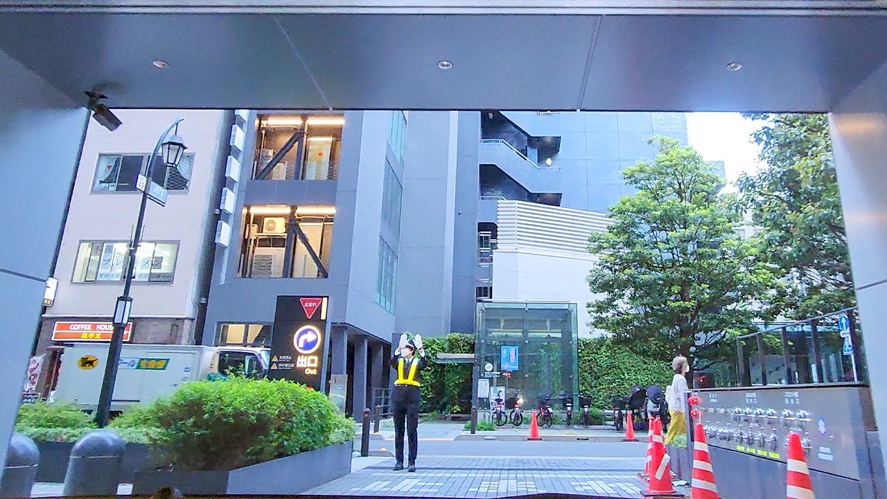 日本橋高島屋S.C.新館『地下』駐車場出口から / Nihombashi Takashimaya S.C. From the new ...