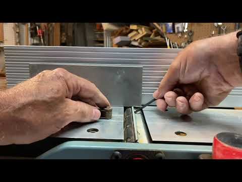 Changing/setting blades in a 6" Delta Jointer - YouTube