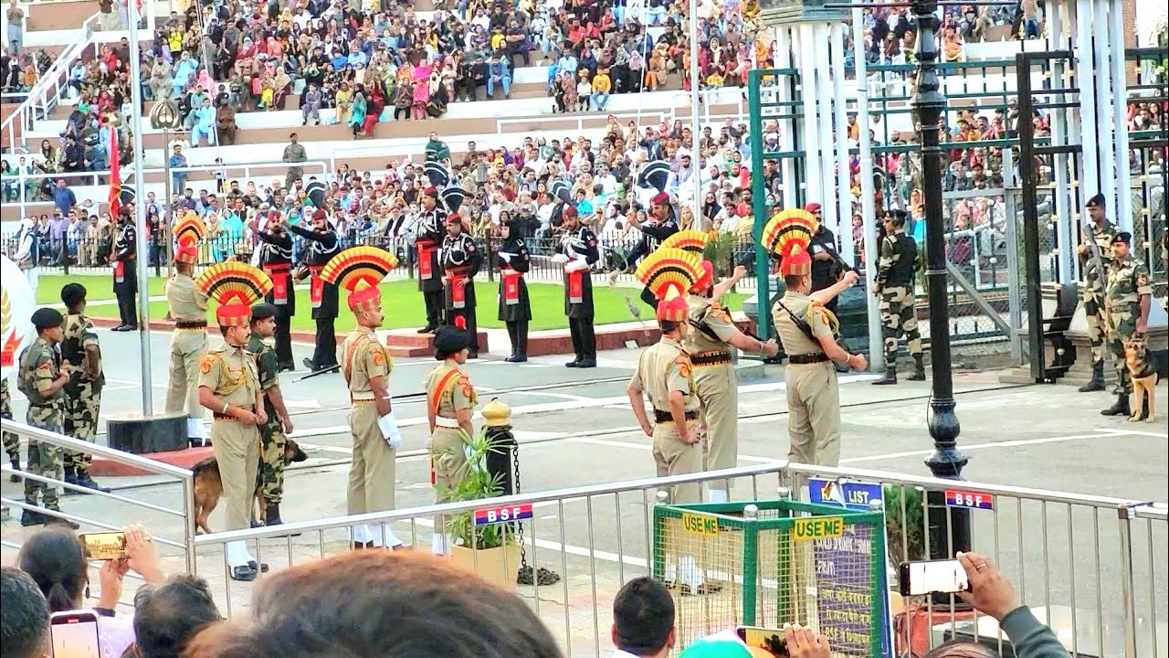 Indo-Pak Border Ceremony - YouTube