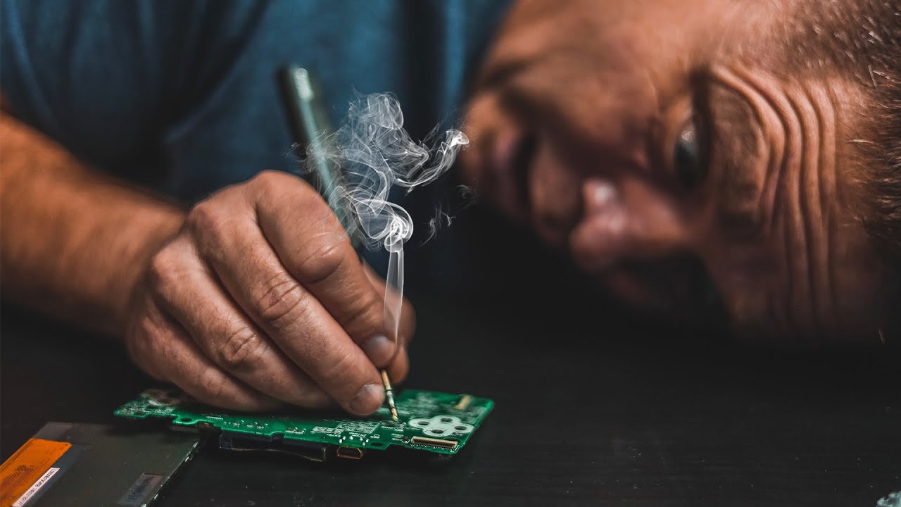 I Burned Myself While Teaching My Dad How to Solder! - YouTube