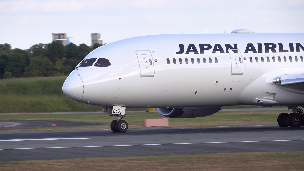 Boeing 787 8 Dreamliner JA846J 3 191112 - YouTube