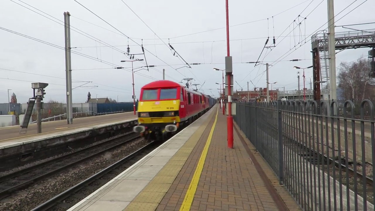 Class 90028 & 90040 - Db Cargo - At Speed - Wigan North Western - 19.02 ...