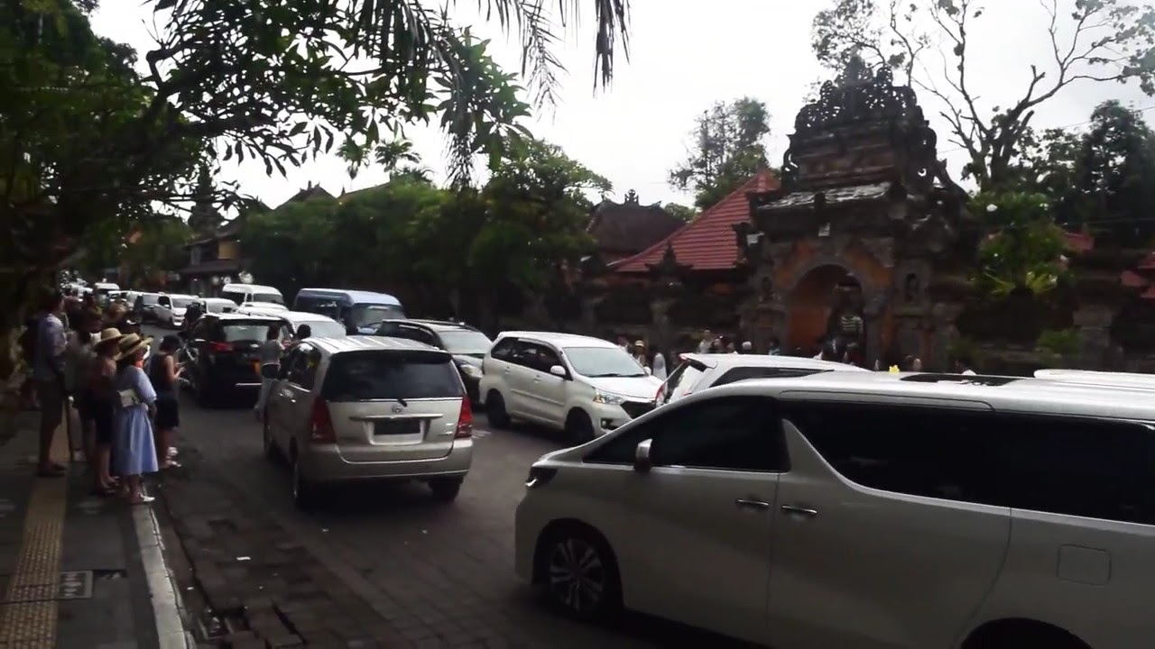 Ordentlich Verkehr in Ubud Bali, Indonesien / 2019 - YouTube
