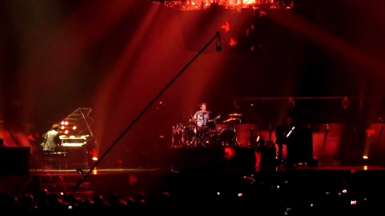 Muse - Falling Down live in London 27-10-12 (HD) - YouTube