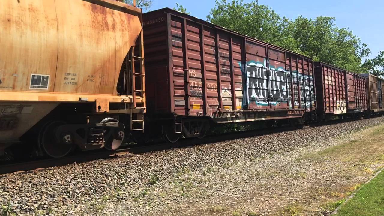 NS 118 With a D9-40C Leader Followed by a NS dash 9 , Folllowed by NS ...