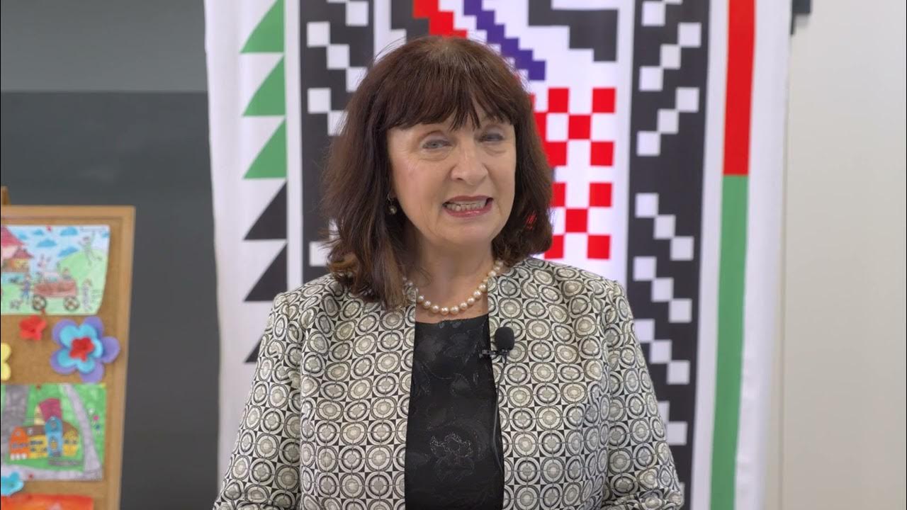 НС Фолклорна плетеница 2022 г поздрав от д р Ваня Кастрева Началник на РУО София град