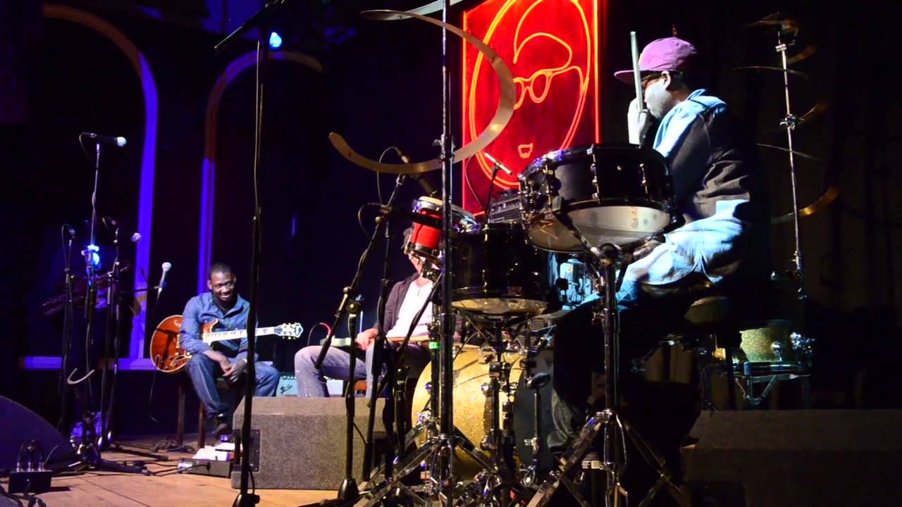 Chris Dave & The Drumhedz - Band On The Wall, Manchester - YouTube