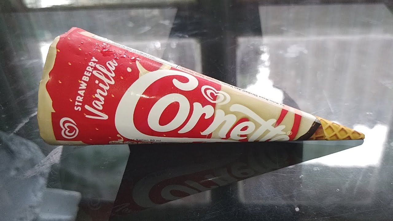 Review Produk #2775 : Cornetto Strawberry Vanila - YouTube
