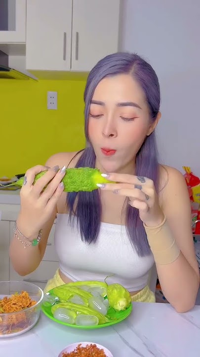 Bà Lyn Ăn Khổ Qua Sống và Cái Kết 🤔 Phần 2 | Linh Barbie #shorts - YouTube