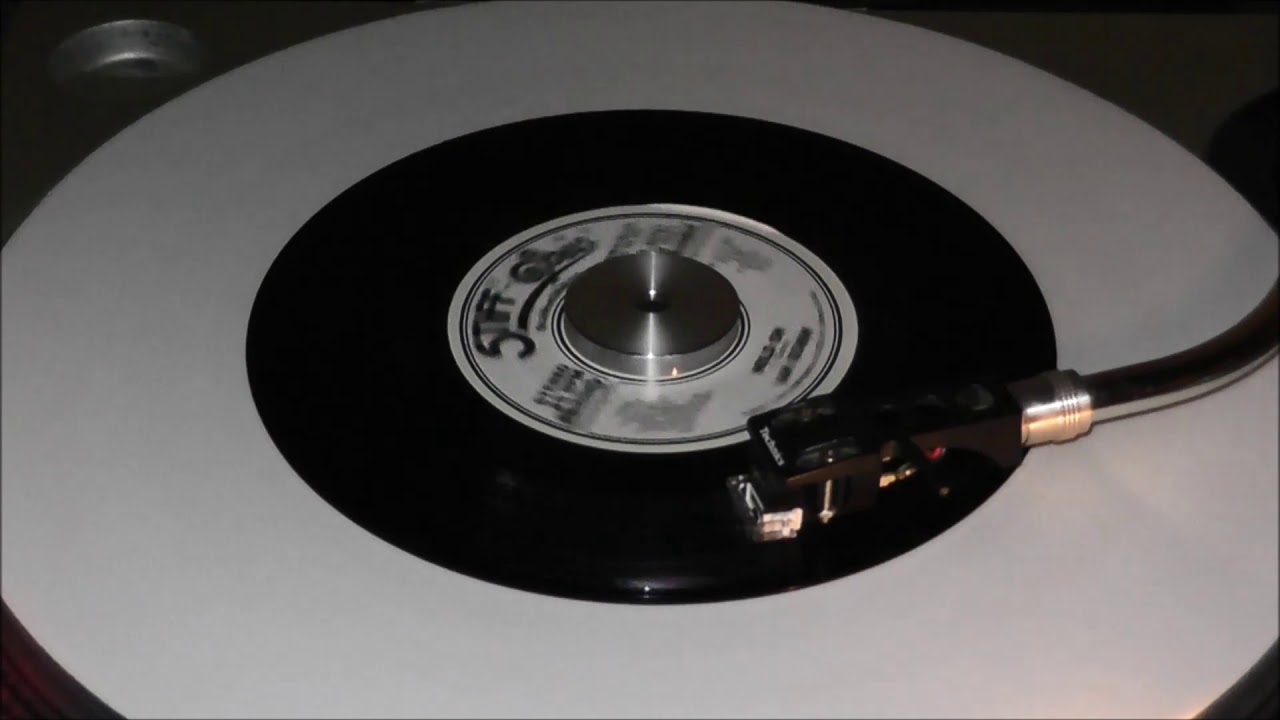 Ian Gomm - Hold On - 45RPM - YouTube
