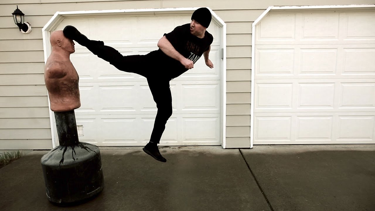 Learn The Best Jump Spin Hook Kick For A Real Fight │ Switchblade Hook ...